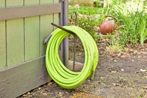 How to Roll Up a Hose by Hand Properly without Kinks & without Reel?